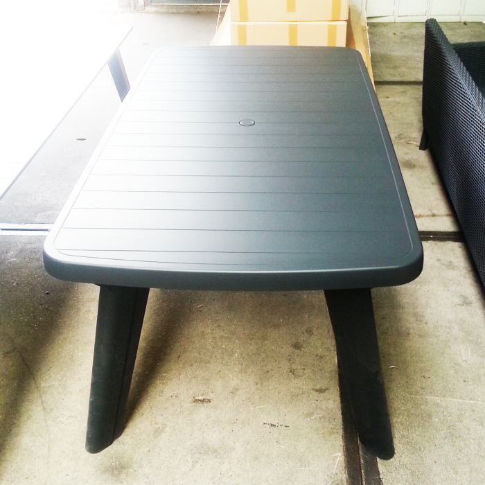 OPP table by Jorge Xelhuantzi at Coroflot.com