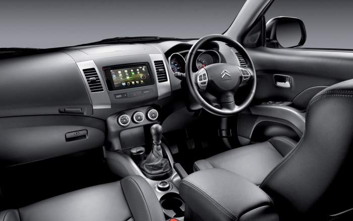 2010-Car AVN System Concept by JUEN BANG LAI at Coroflot.com