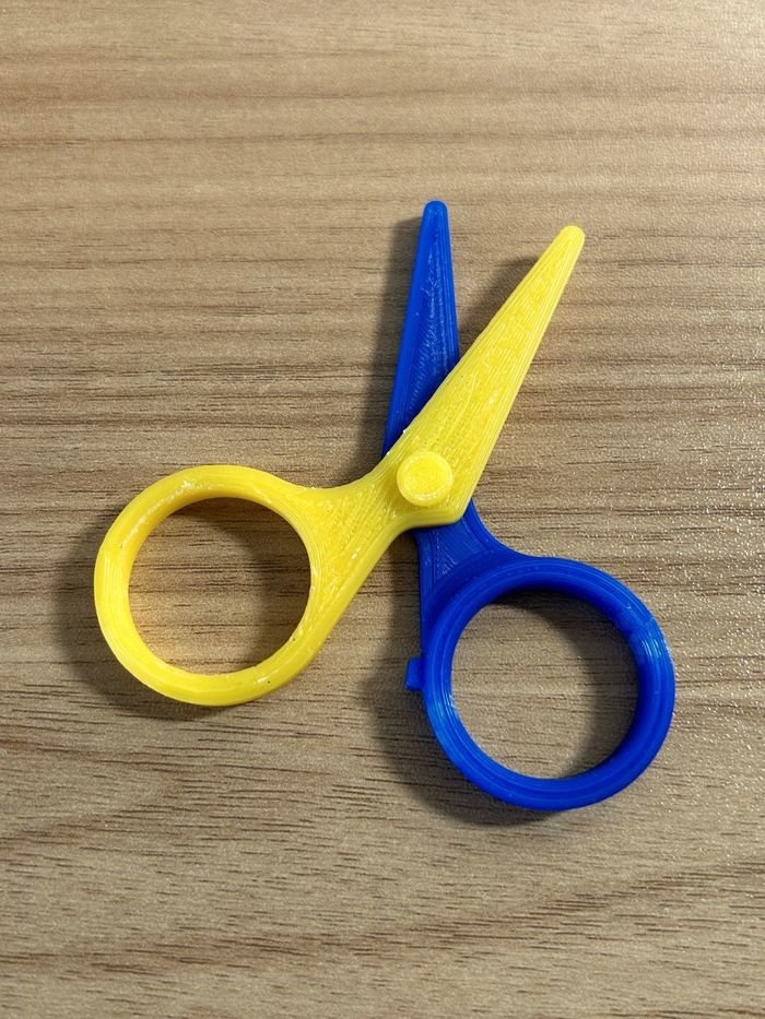 Travel Scissors Prototype by Sydney Carter at Coroflot.com