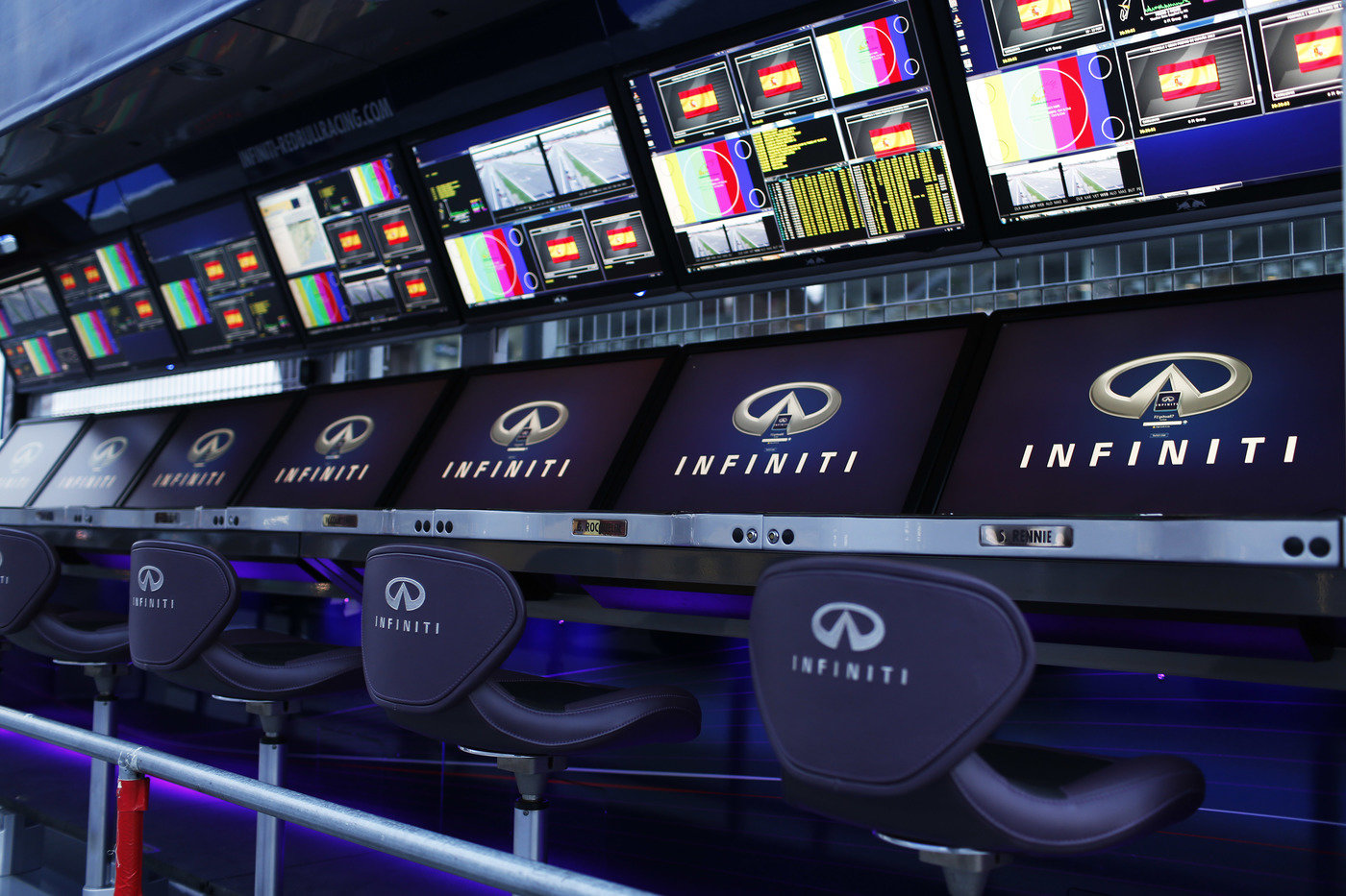 Red Bull Racing : Telemetry Pitwall by STEFAN BRIDGES at Coroflot.com