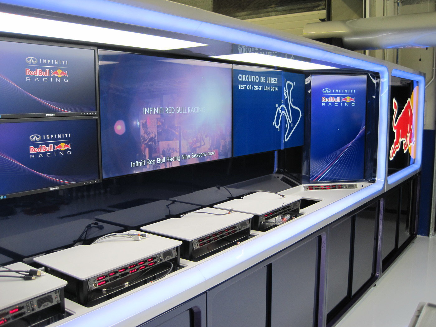 Red Bull Racing : Race Garage 2014- by STEFAN BRIDGES at Coroflot.com