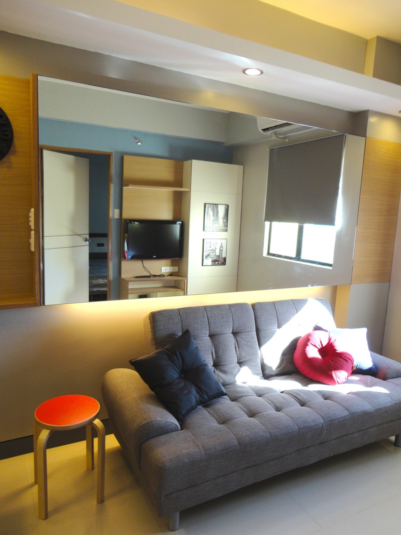 Modern Condominium: Sarasota Resort Korean Wave Budget Condo by Lianne ...