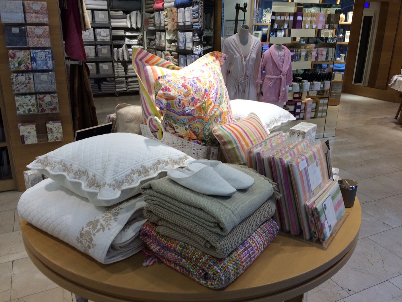 VISUAL MERCHANDISING - ZARA HOME by Florencia Chaumont at Coroflot.com