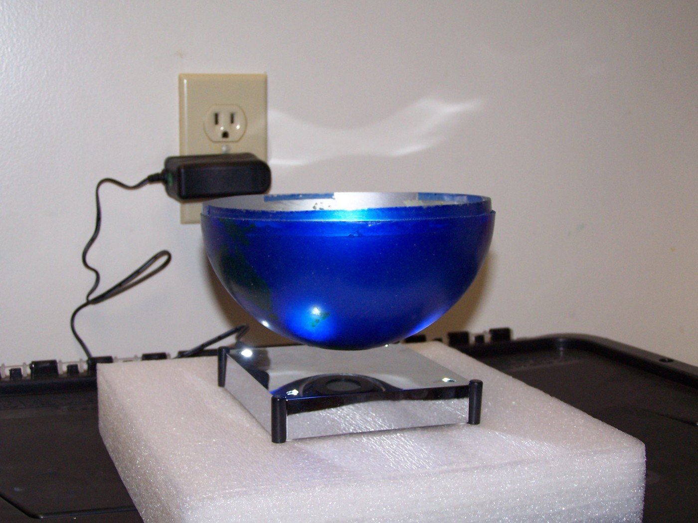 Levitating Globe by Kevin Gebhardt at Coroflot.com