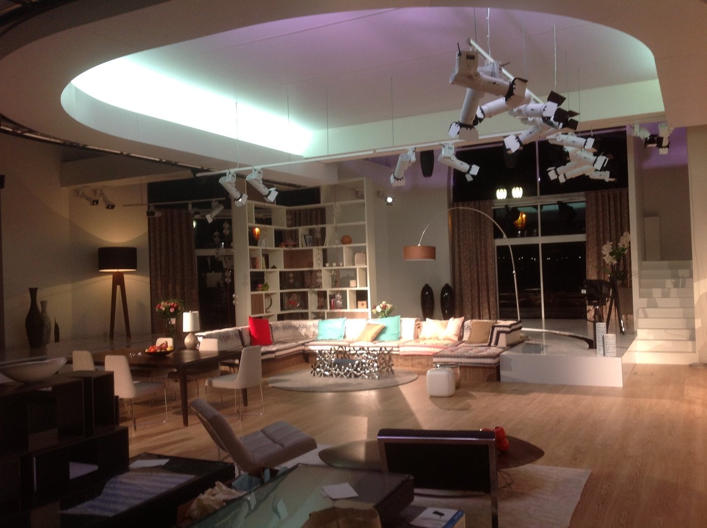 TVSDC - QATAR TV Morning Show by Michel Pagès at Coroflot.com