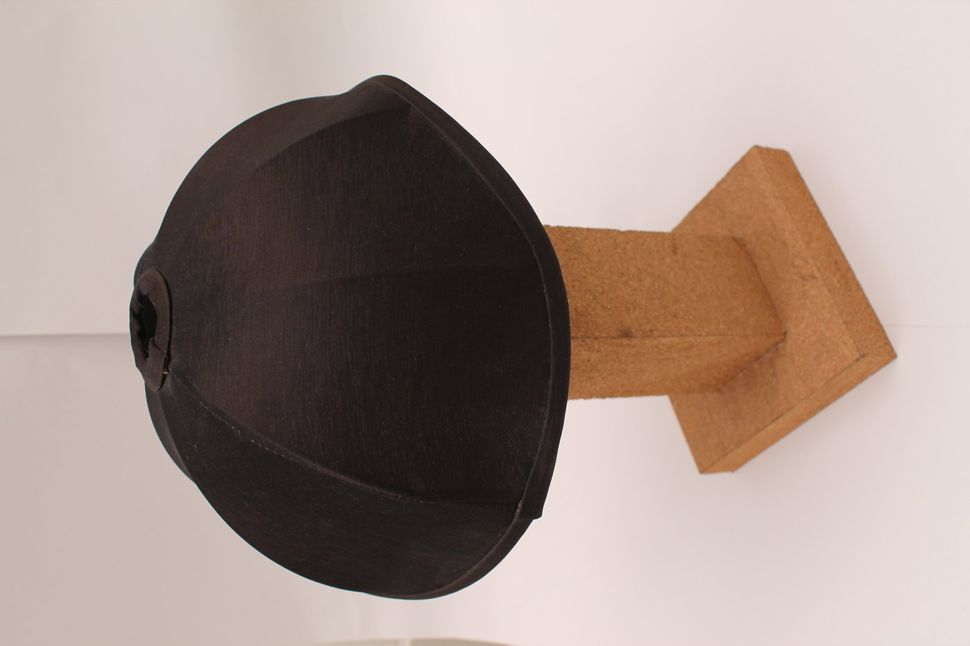 lampara en corcho by Maria Mercedes at Coroflot.com