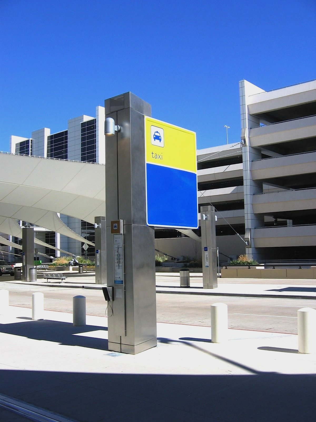 DFW International Airport Terminal D Wayfinding Signage by Vick Moore ...