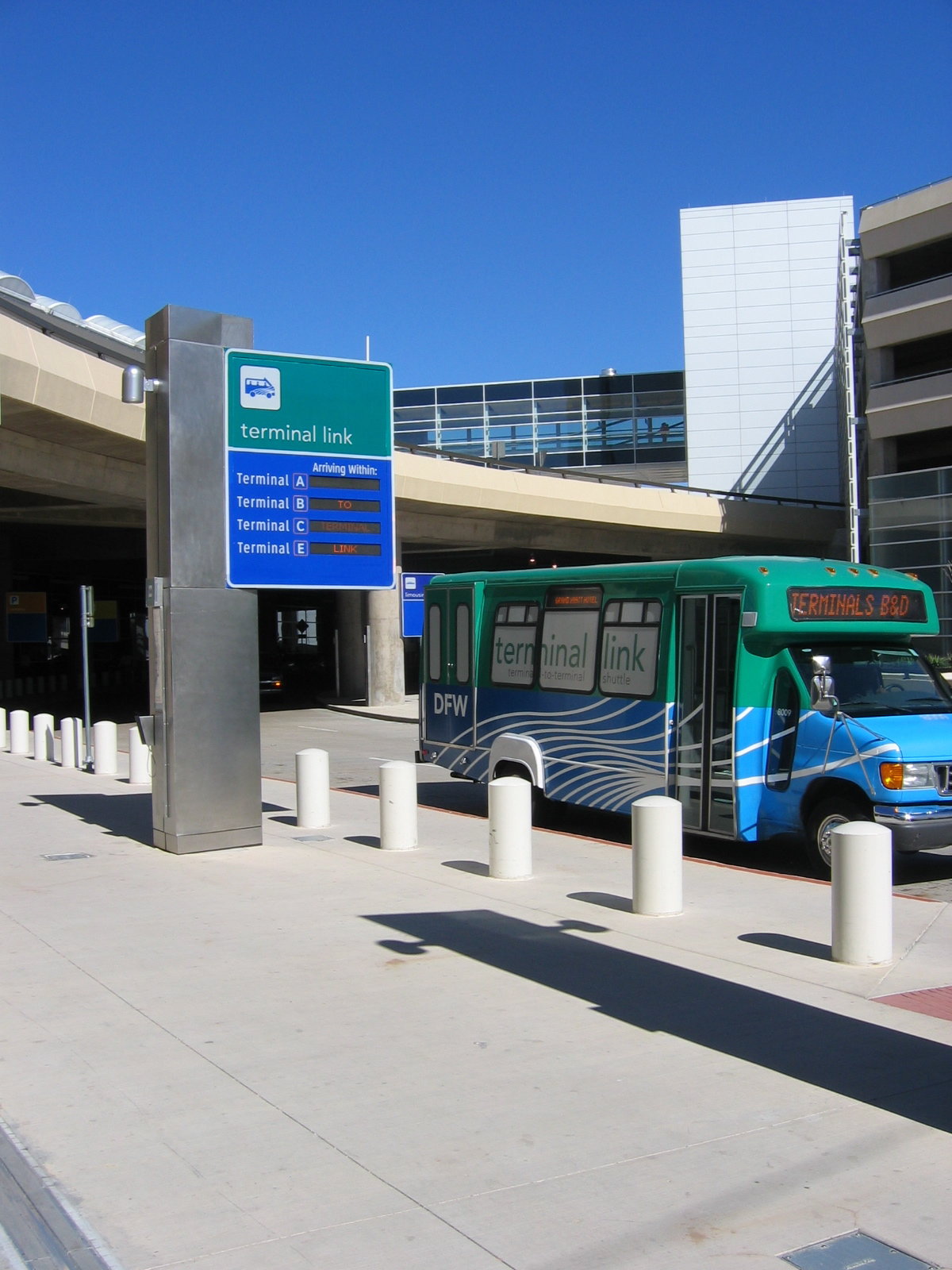 DFW International Airport Terminal D Wayfinding Signage by Vick Moore ...