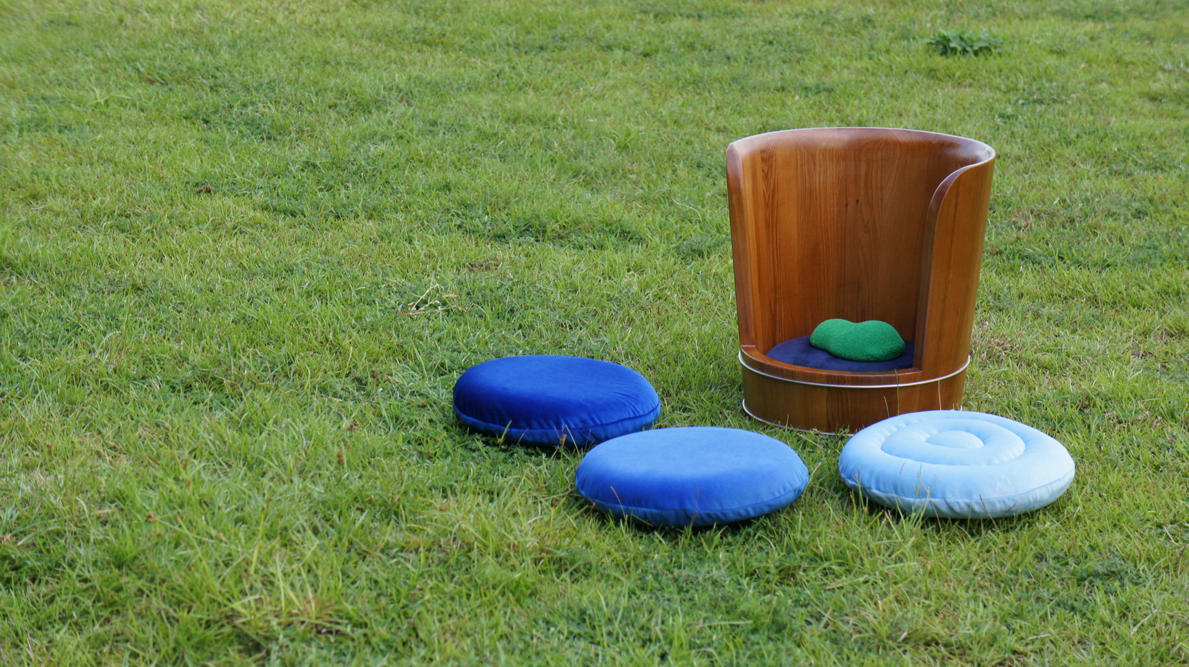 Spring Water Chair by Lin Nien-An at Coroflot.com