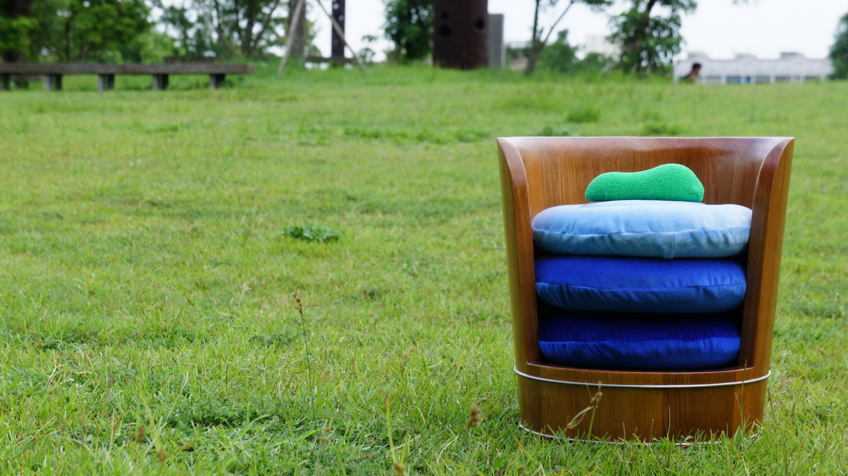 Spring Water Chair by Lin Nien-An at Coroflot.com