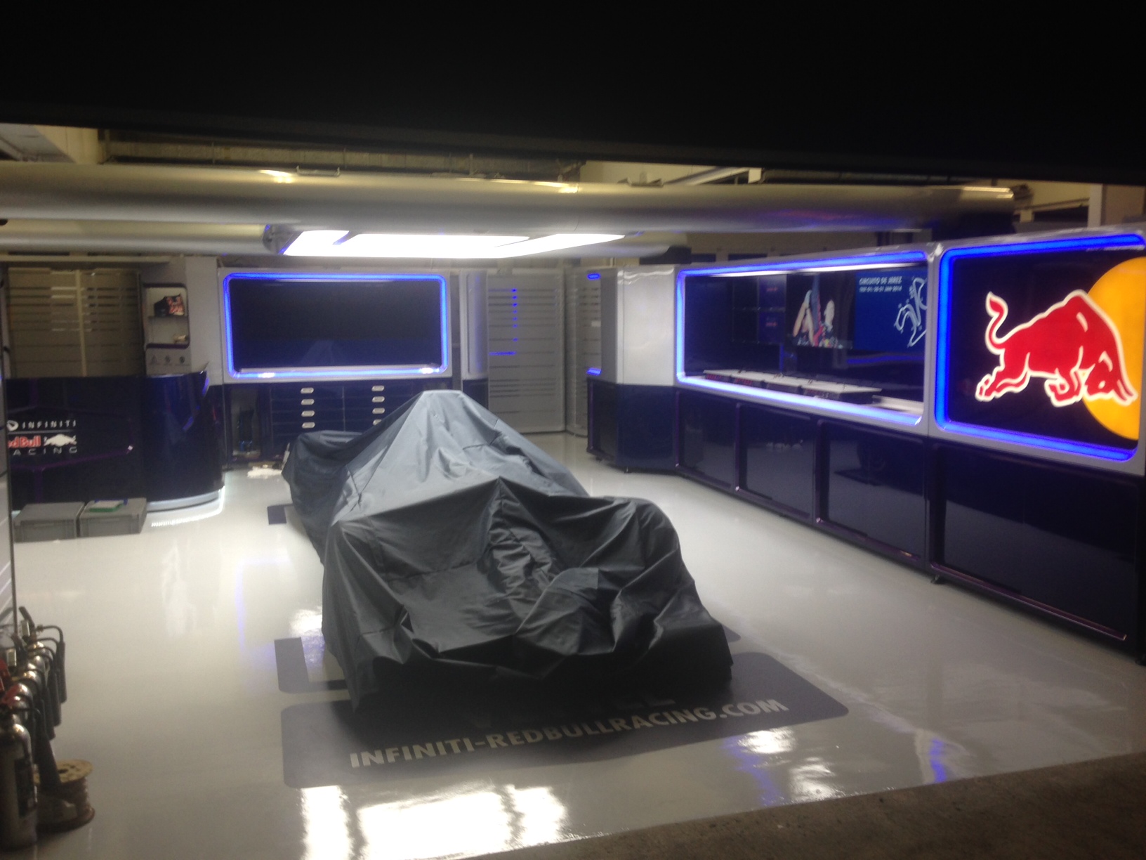 Red Bull Racing : Race Garage 2014- by STEFAN BRIDGES at Coroflot.com