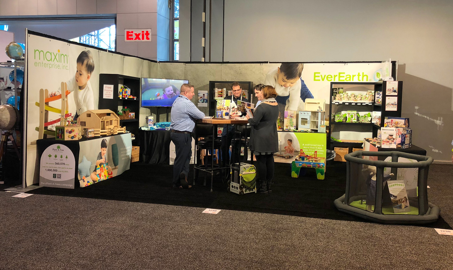 Trade show booth design by Roderick Lowe at Coroflot.com