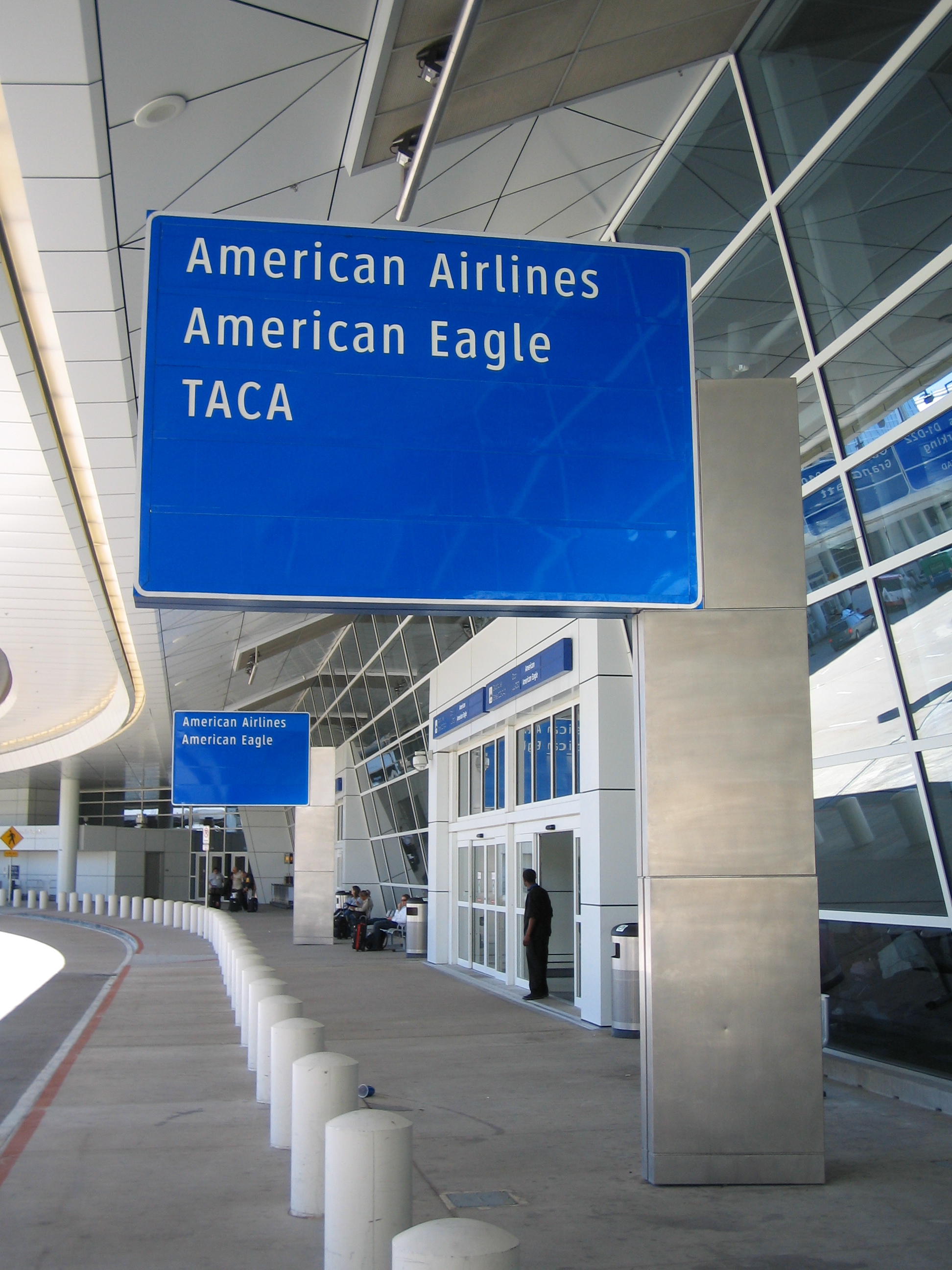 DFW International Airport Terminal D Wayfinding Signage by Vick Moore ...